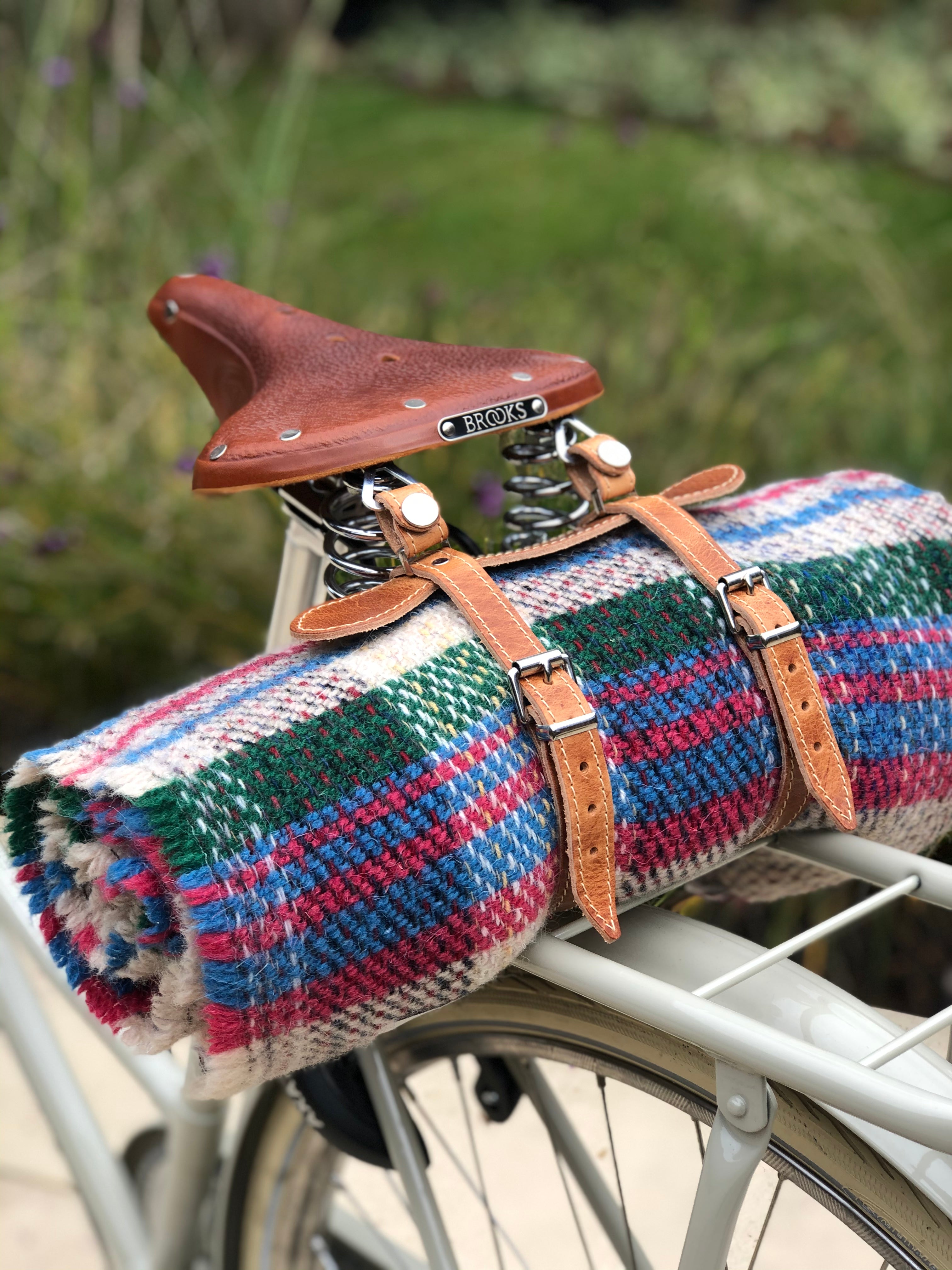 RECYCLED WOOL PICNIC RUG AND STRAPS – BEG Bicycles